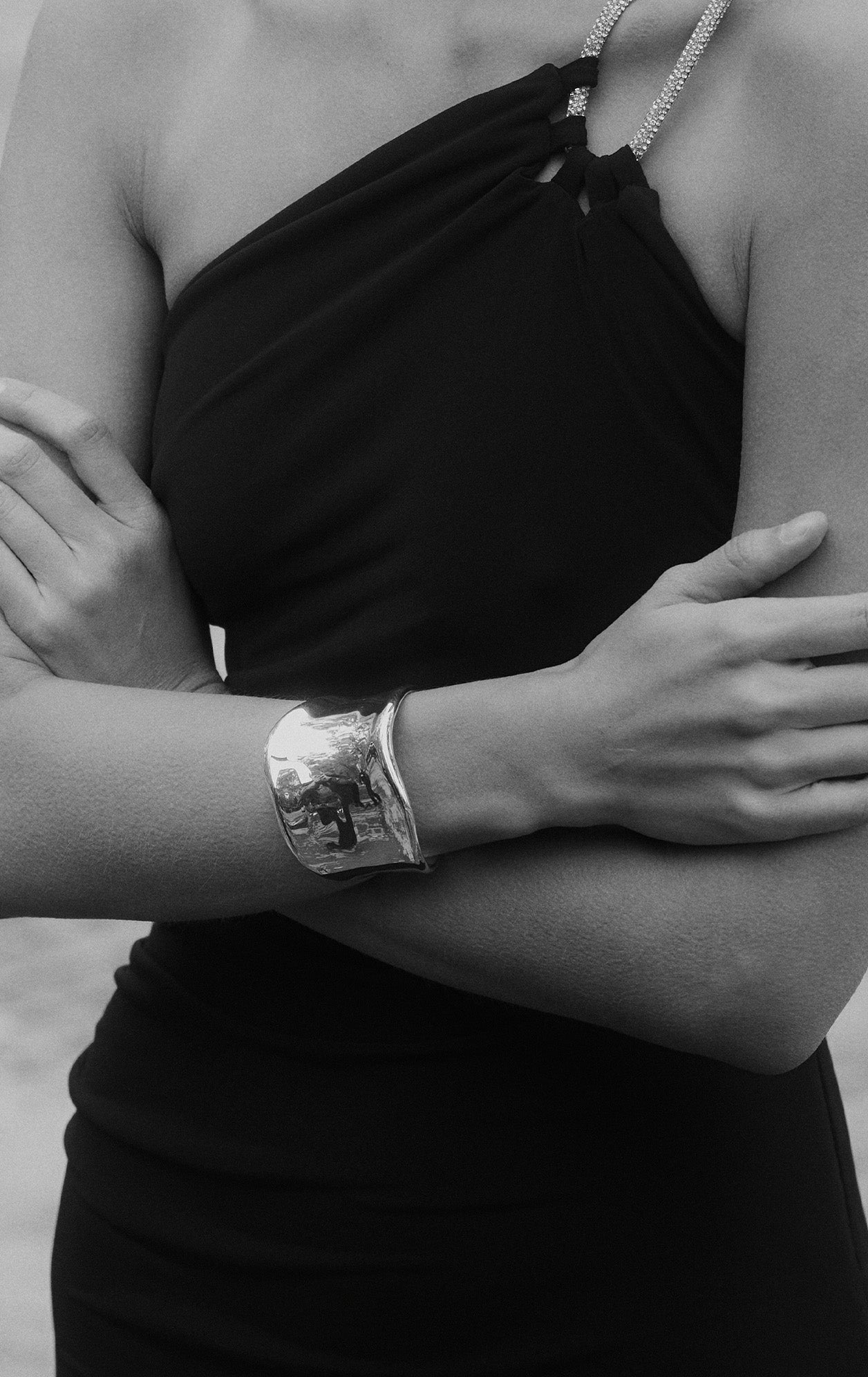 THE ROBIN CUFF – HERVÉ LÉGER